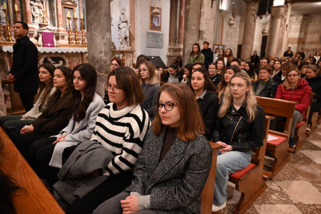 ZADAR: Fra Ante Vučković na duhovnoj obnovi za mlade u katedrali sv ...